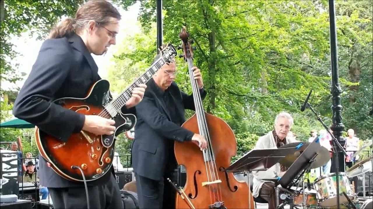 Ten Guitarists You Should Know And Learn From | GMI - Guitar & Music ...